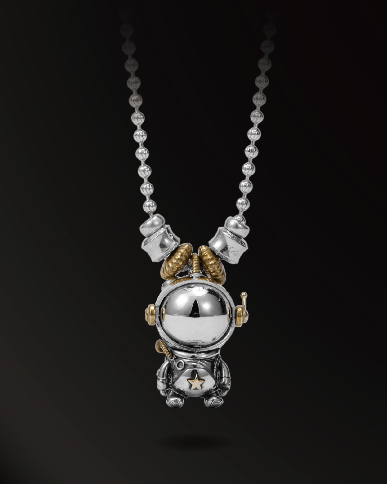 Planet Astronaut Amulet in 925 Silver – WUYIN2018